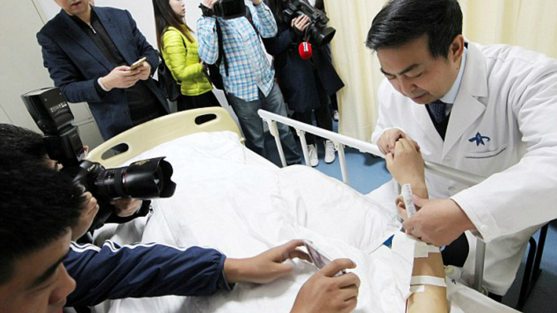 Chinese Doctor Grows Artificial Ear on Patient's Arm