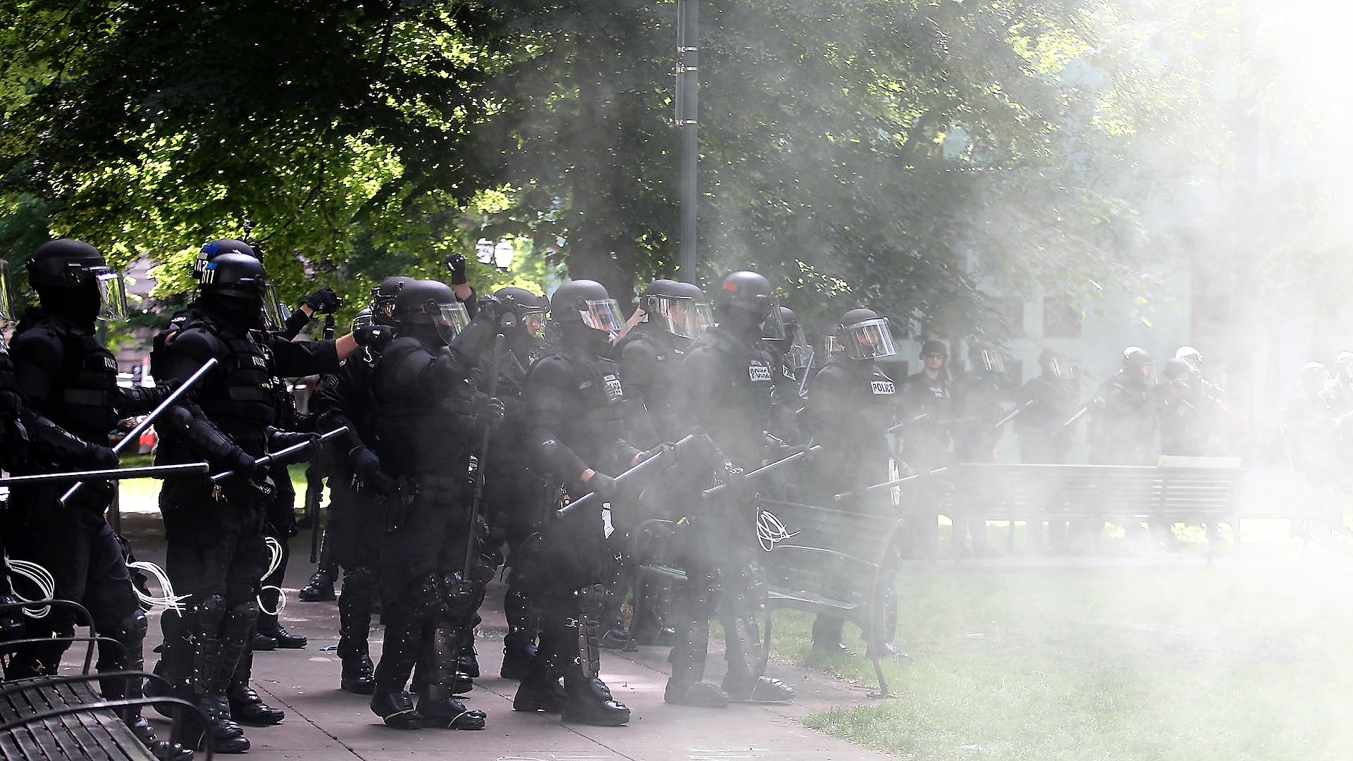 Portland Police Shutter Anti-Trump Demonstration, Make Arrests After ...